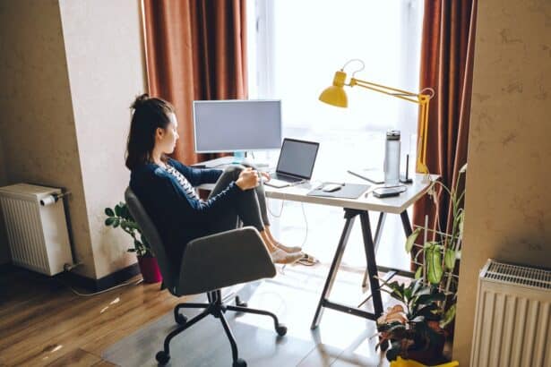 36 Low-Key Side Hustle Ideas for Introverts to Work Alone