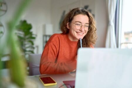 35 High-Paying Side Hustle Ideas for Women (Make $10k+ a Month)